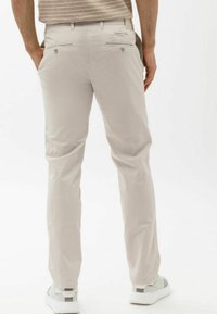BRAX STYLE FABIO IN - Chino - bone/crème - Zalando.nl