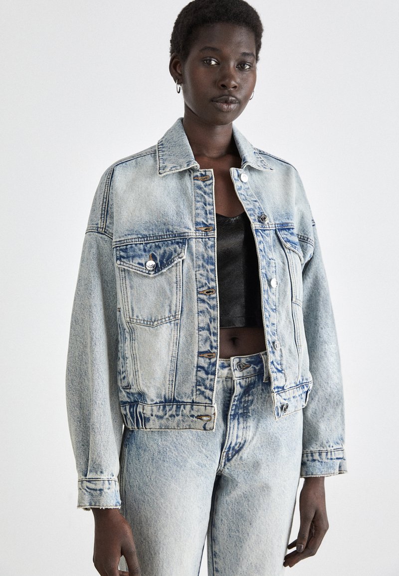 Gestuz ACIDAGZ JACKET - Denim jacket - light blue acid wash/light-blue ...