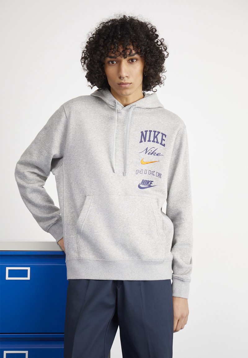 Nike Sportswear CLUB STACK - Hoodie - dark grey heather/light smoke ...