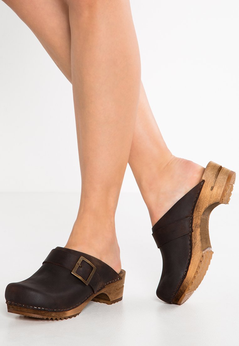 Sanita URBAN - Clogs - antique brown/braun - Zalando.de