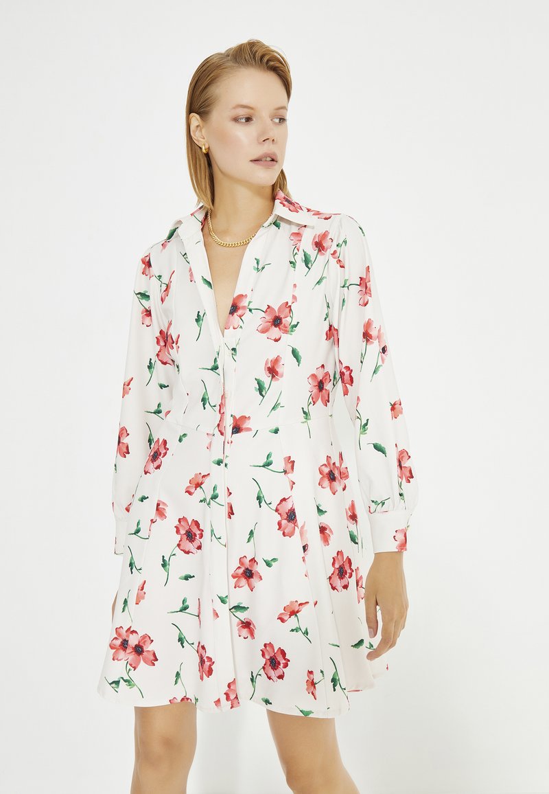 Just Like You FLOWER PRINT LONG SLEEVE - Robe chemise - cream/écru ...
