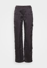 032c DOUBLE SHIFT UTILITY TROUSER - Stoffhose - dark plum/lila - Zalando.ch