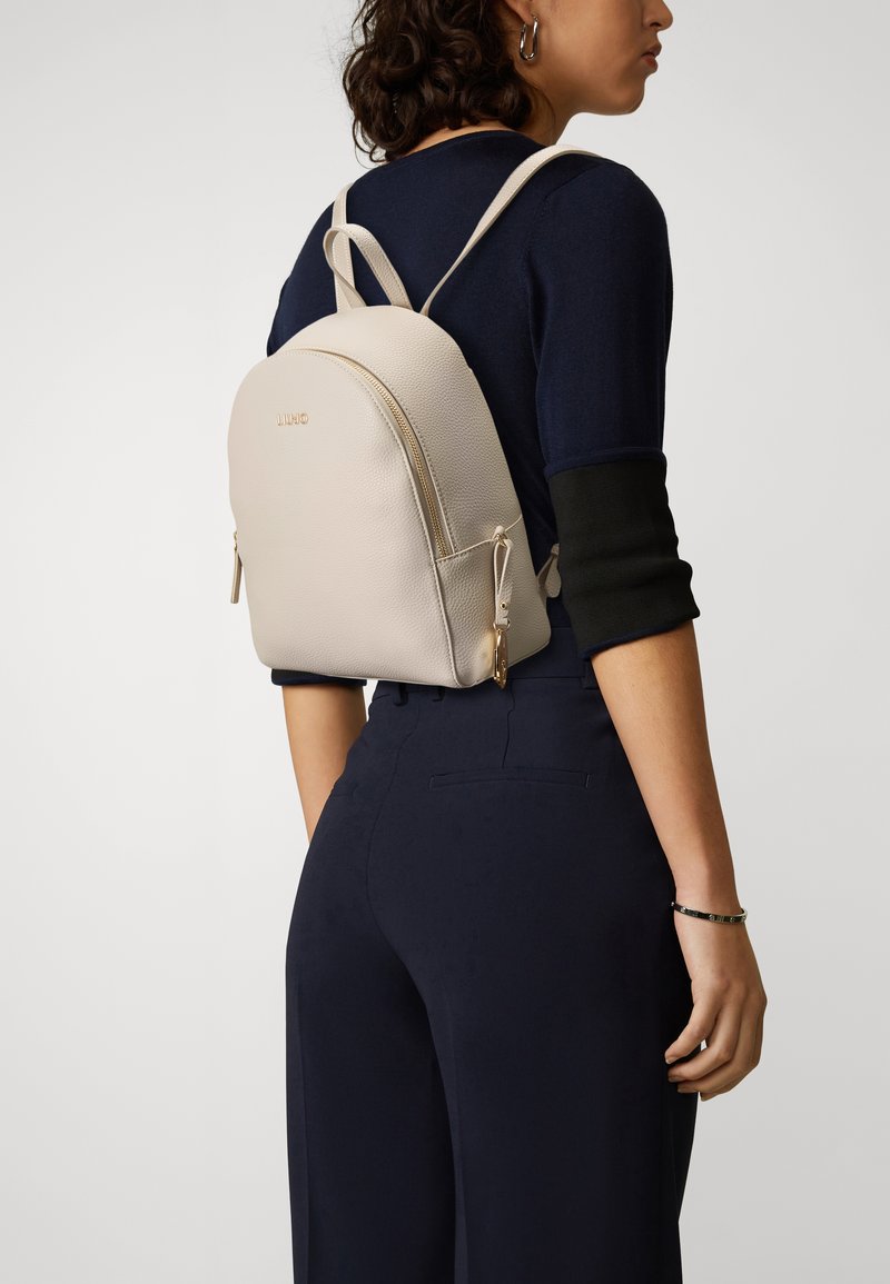 LIU JO BACKPACK - Mochila - coffe milk/crema - Zalando.es