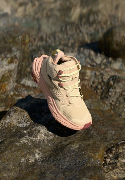 HOKA Sko på nett | | Kjøp nye sko på nett | ZALANDO Norge