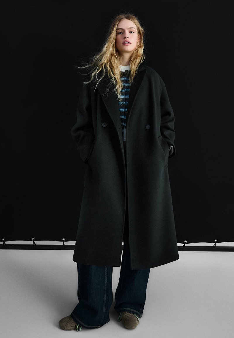 Bershka SOFT-TOUCH WRAP - Classic coat - black - Zalando
