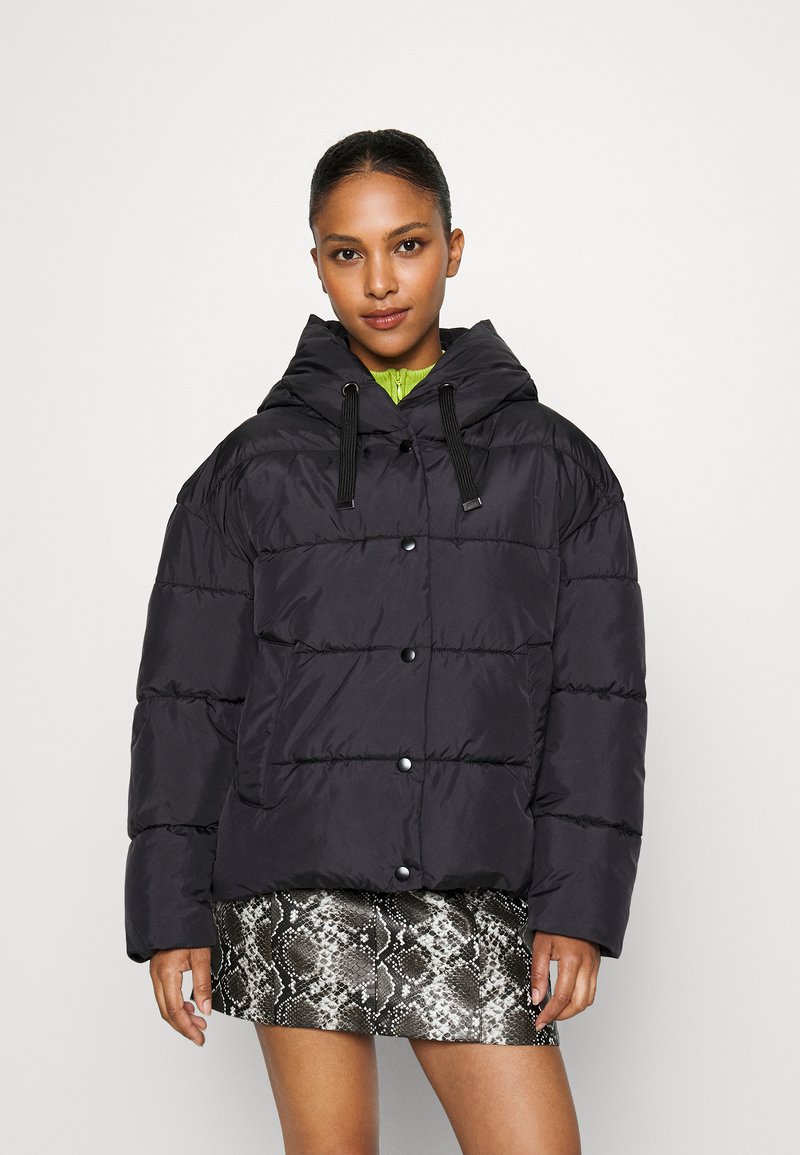 Vero Moda Petite VMGEMMAHOLLY SHORT JACKET - Winterjacke - black ...