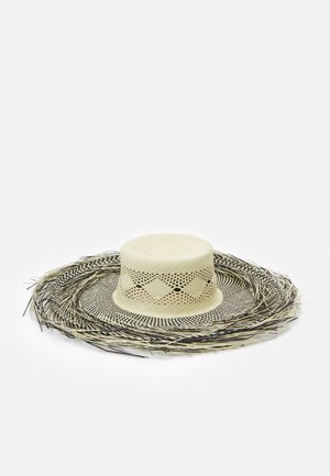Sensi Studio OPEN WEAVE AGUACATE EXTRA LONG BRIM HAT WITH BAND - Hut ...