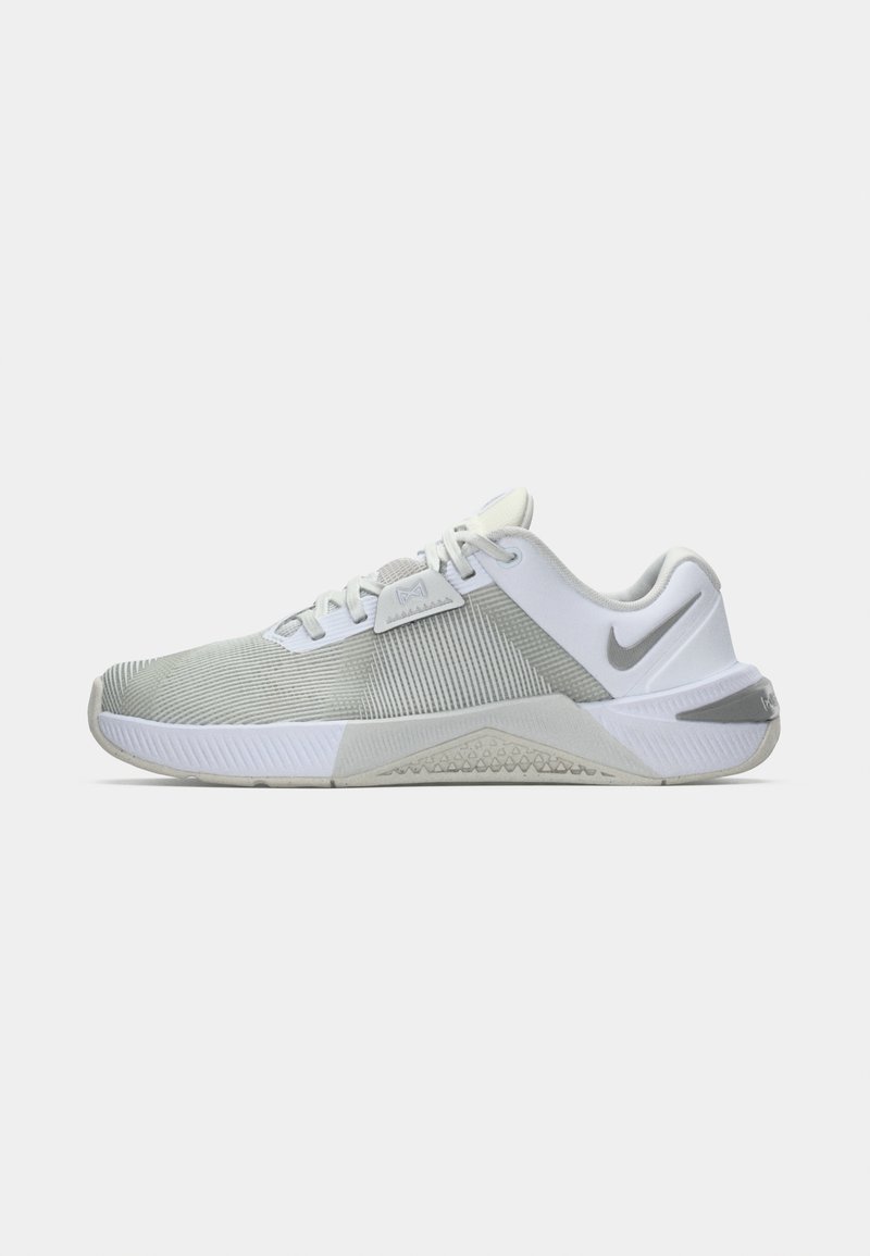Nike Performance METCON 10 - Training shoe - white/metallic silver ...