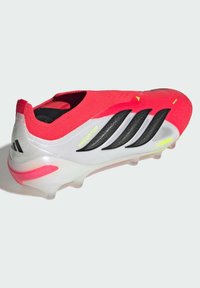 adidas Performance PREDATOR - Buty piłkarskie na twardą nawierzchnię ...