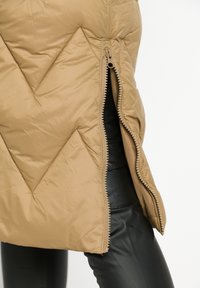 LolaLiza Žieminis paltas - caramel/kupranugario kailis - Zalando.lt