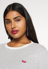 Levi's® Plus LONG SLEEVE BABY TEE - Topper langermet - ecru/black/offwhite - Zalando.no