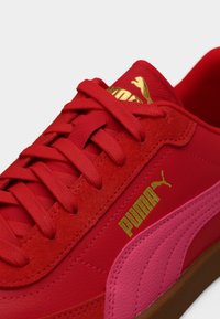 Puma CLUB II ERA UNISEX - Trainers - candy apple/magic rose/red ...