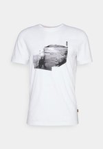 BOSS TEGLOW - Print T-shirt - white - Zalando.co.uk