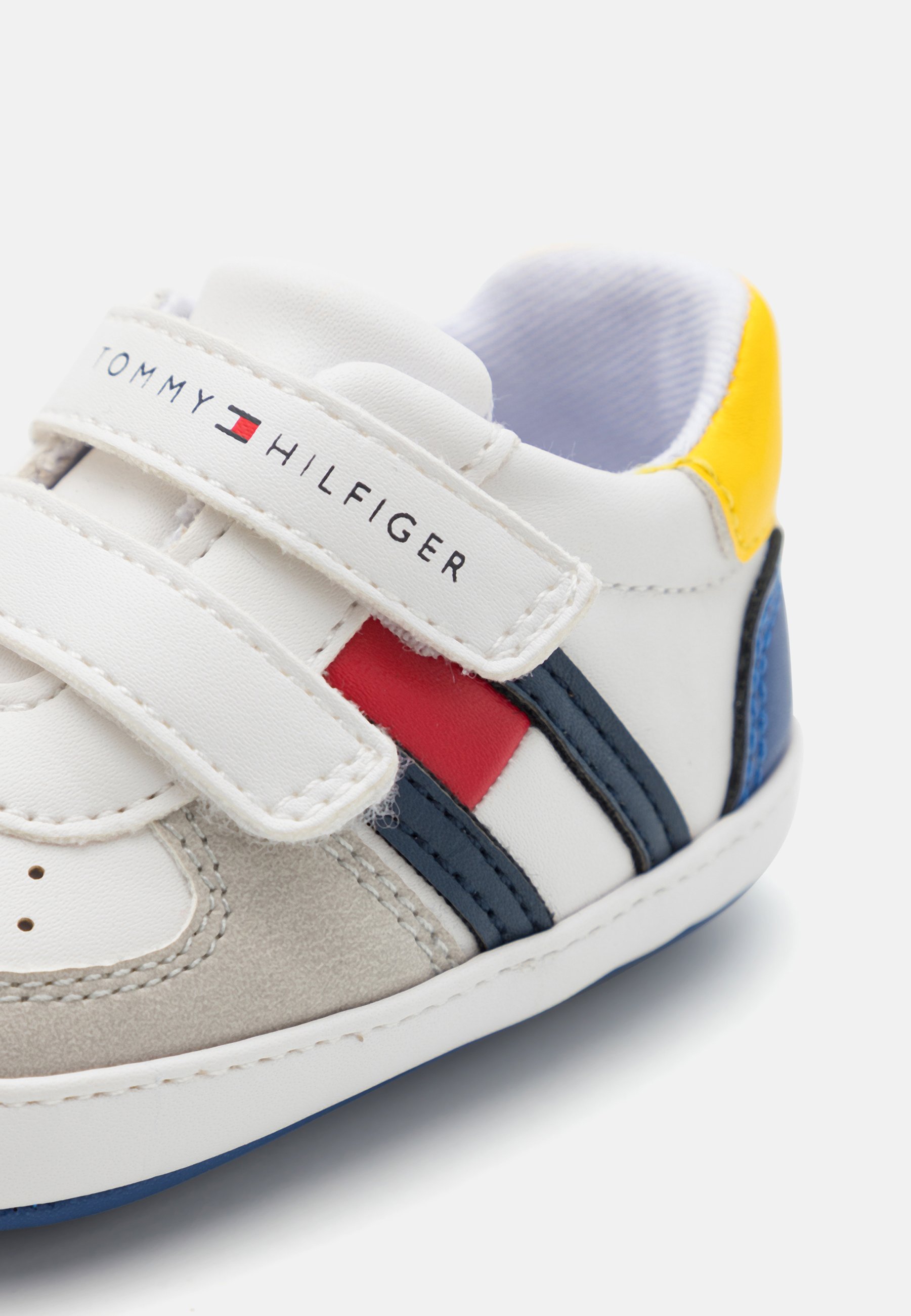 Tommy Hilfiger KIKI UNISEX First shoes multicolor white Zalando