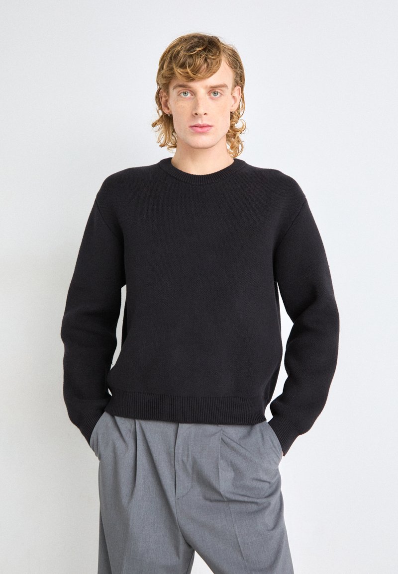 Weekday REGULAR JACQUARD SWEATER - Strikkegenser - black/svart - Zalando.no