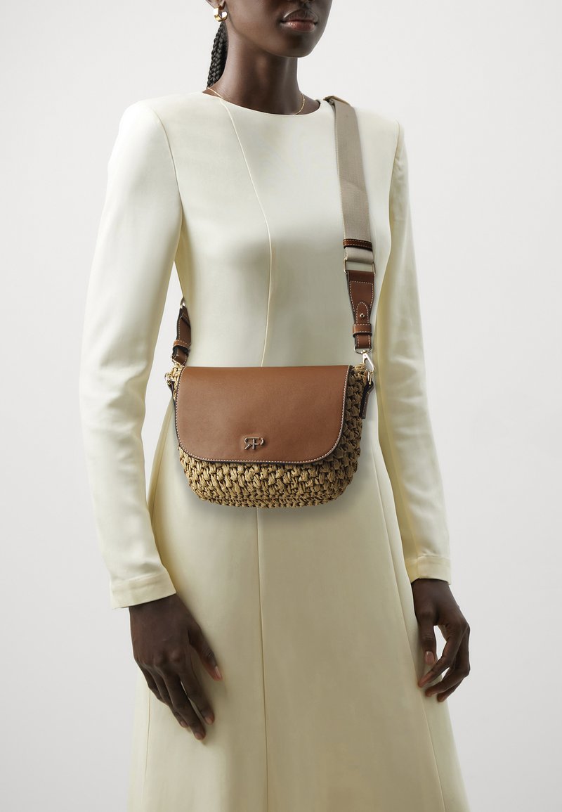 PARFOIS CROSSBODY BAG SELVA - Umhängetasche - natural color/beige ...