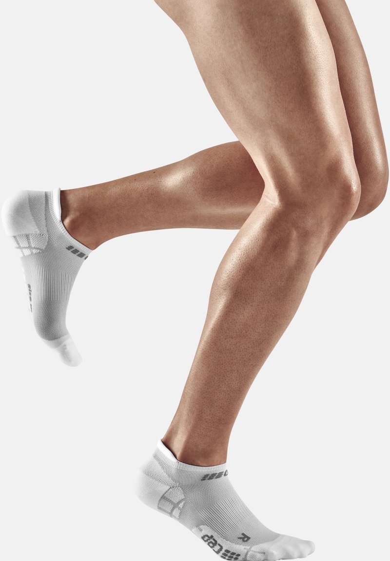 CEP ULTRALIGHT COMPRESSION NO SHOW - Trainer socks - carbon white ...