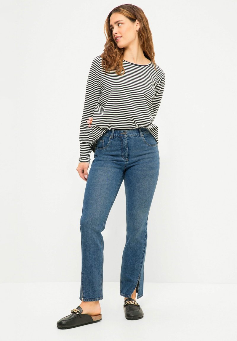 Studio Untold SAUMSCHLITZ 5-POCKET - Jeans Bootcut - blue denim/blå ...