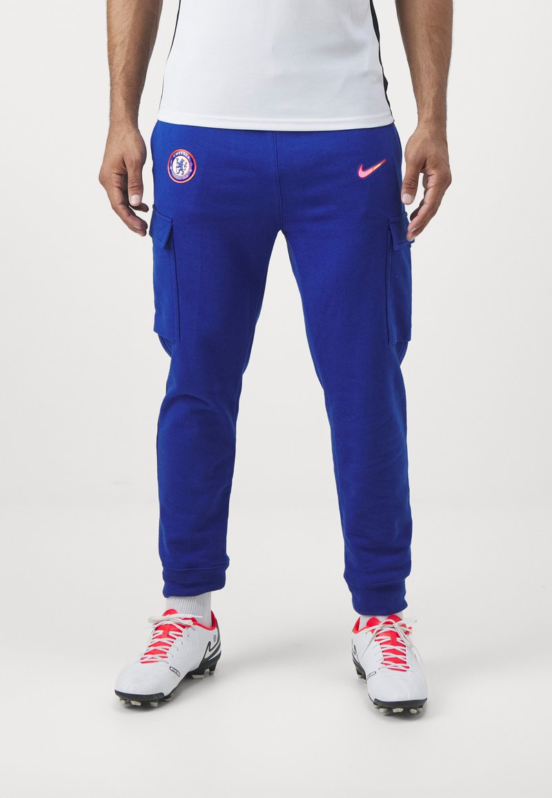 Nike Performance CHELSEA FC NSW CLUB CARGO PANT - Klubbklær - rush blue ...