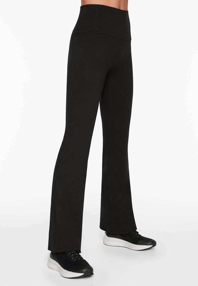 OYSHO SUPER HIGH-RISE COMFORTLUX FLARE - Bukser - black/sort - Zalando.dk