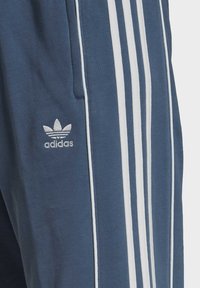 adidas Originals ESS SWTP - Jogginghose - blue/grau - Zalando.at