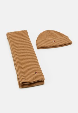 Tommy Hilfiger ESSENTIAL FLAG BEANIE - Gorro - classic khaki/beige - Zalando.es
