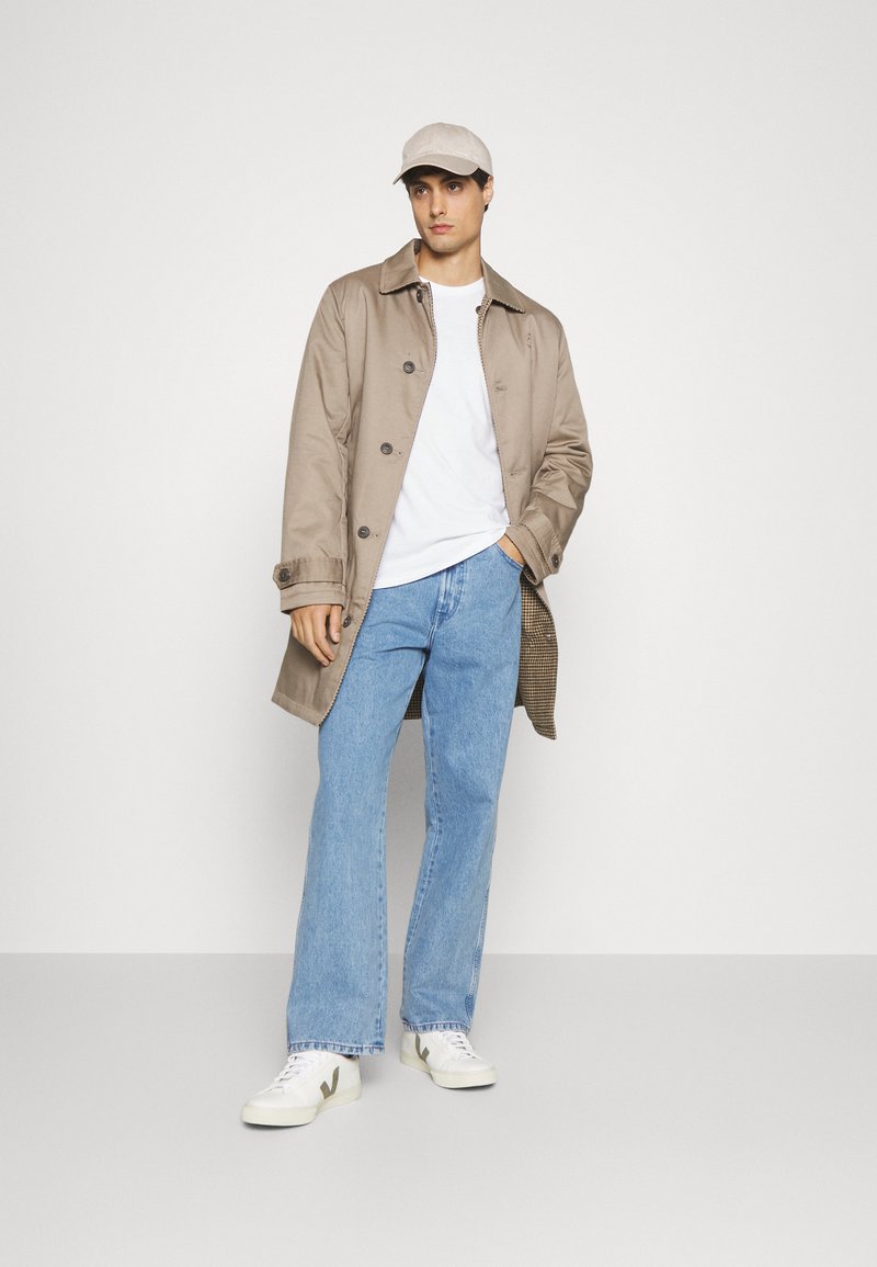 Pier One 3 PACK - Basic T-shirt - white, black, dark green/white ...