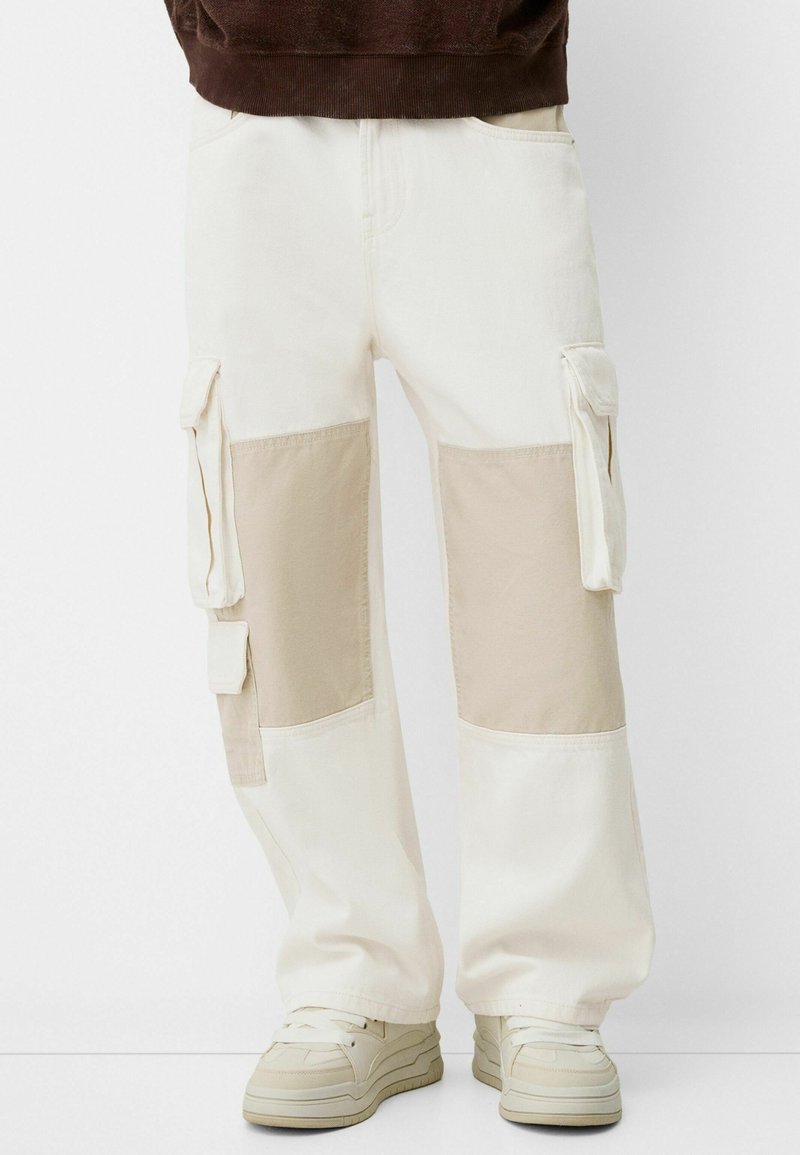 Bershka COLOUR BLOCK BAGGY - Jeans Relaxed Fit - white/weiß - Zalando.ch