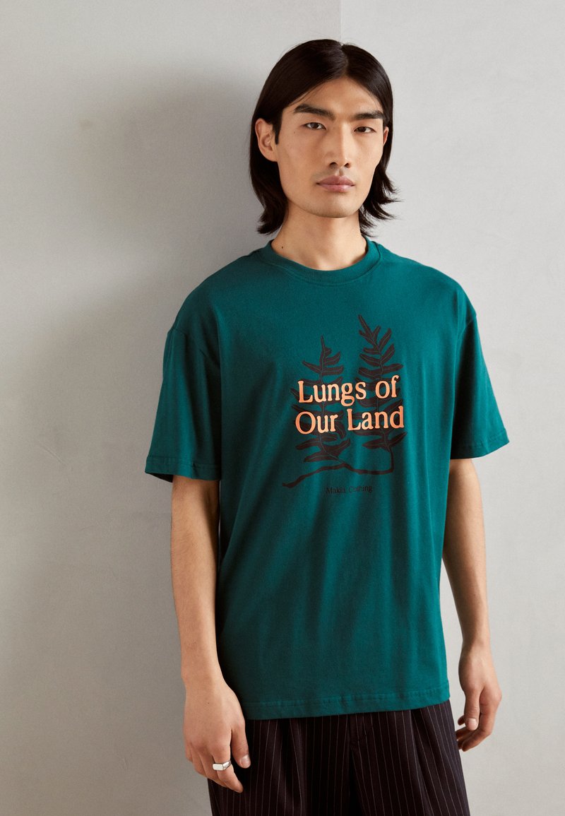 Makia LUNGS - T-Shirt print - emerald green/tanne - Zalando.ch