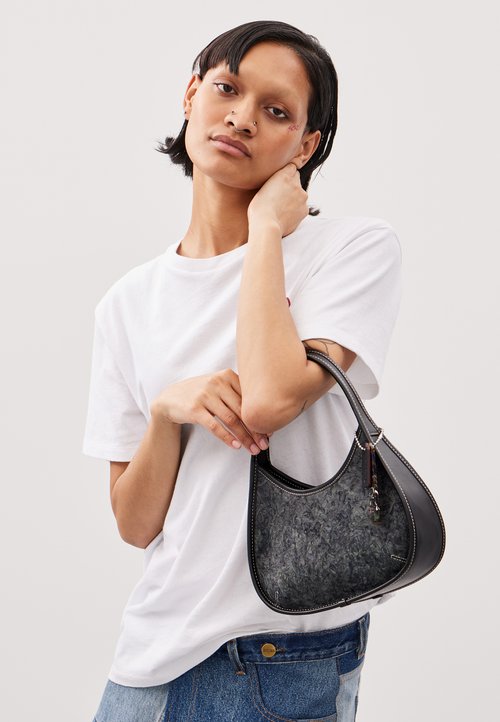 Coach COACHTOPIA - UPCRAFTED ZIPPER ERGO UNISEX - Kabelka - black multi ...