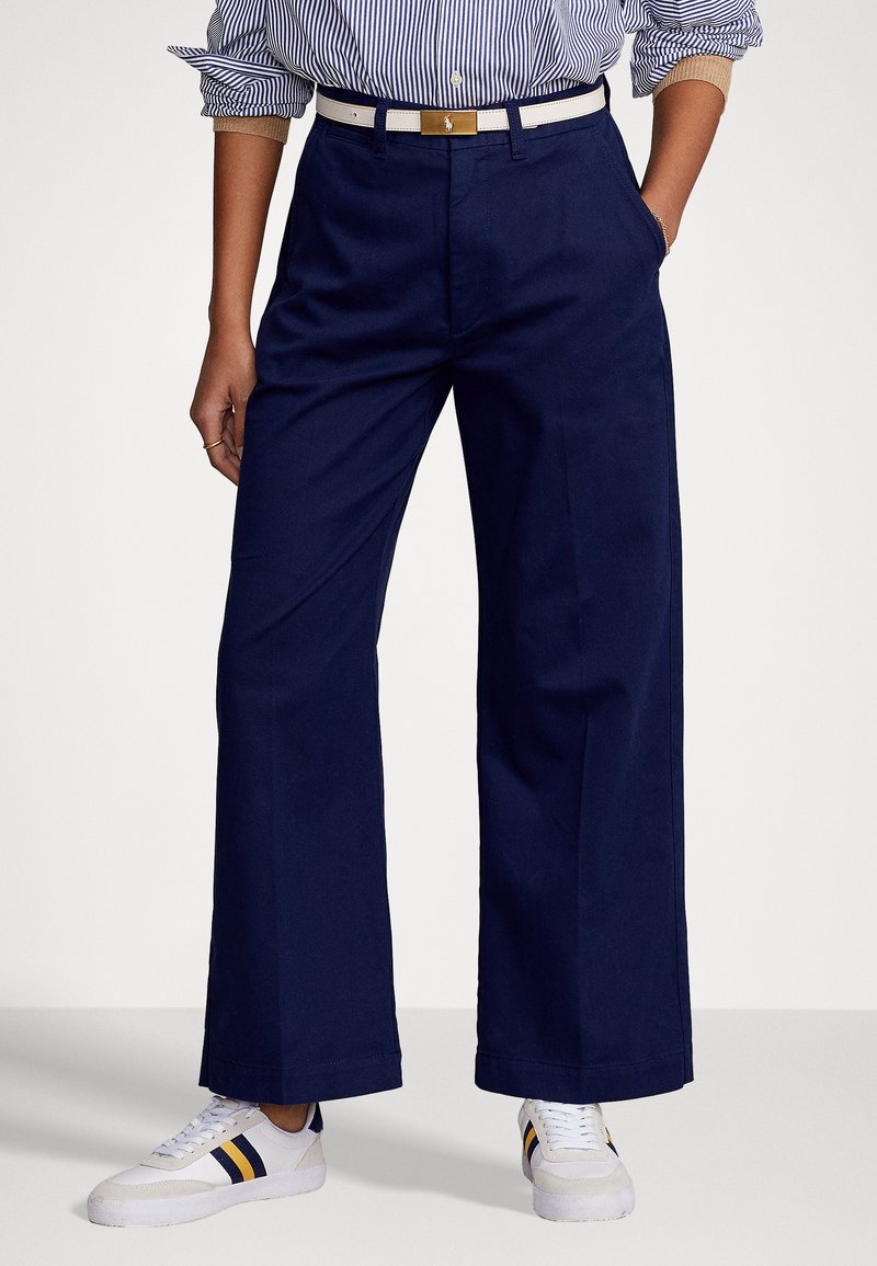 Polo Ralph Lauren CHINO WIDE LEG TROUSER - Chino hlače - newport navy ...