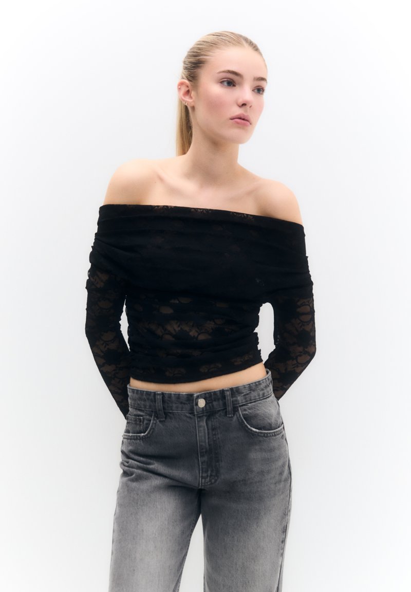 PULL&BEAR OFF-THE-SHOULDER - Bluse - black/schwarz - Zalando.at