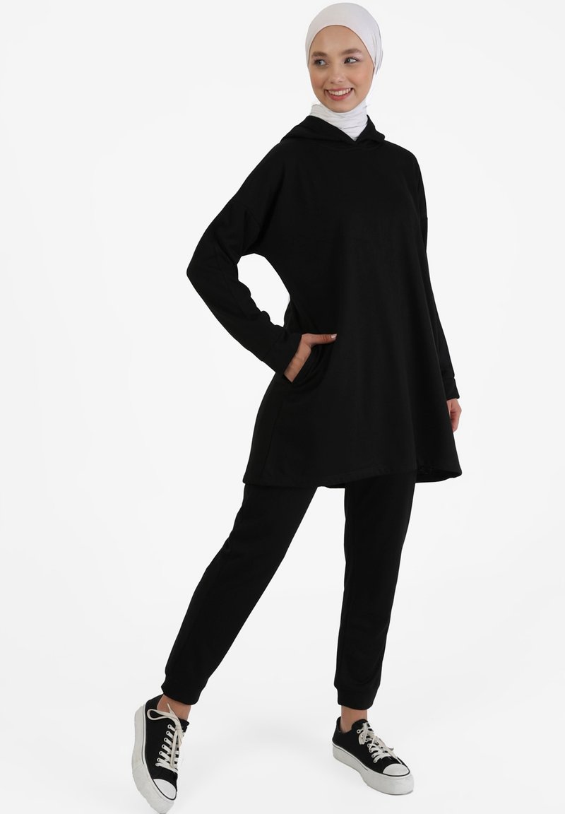 Modanisa SET-BENIN - Trainingspak - black/zwart - Zalando.nl