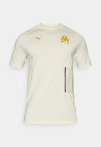 Puma OM PUMATECH POCKET TEE - Sports T-shirt - alpine snow/golden ...