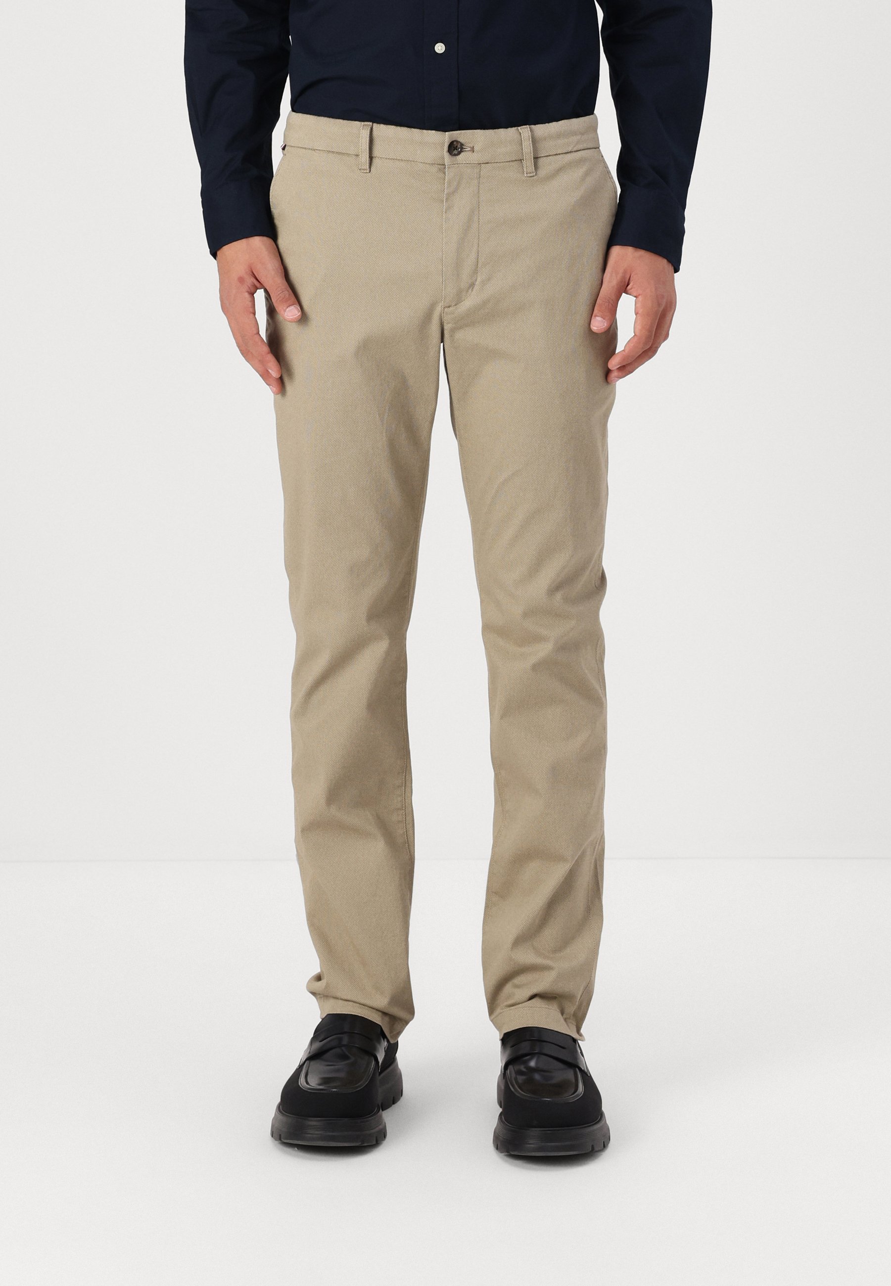 Tommy hilfiger men's khaki pants store