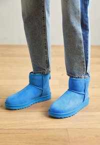 UGG CLASSIC MINI II - Nilkkurit - big sky/sininen - Zalando.fi