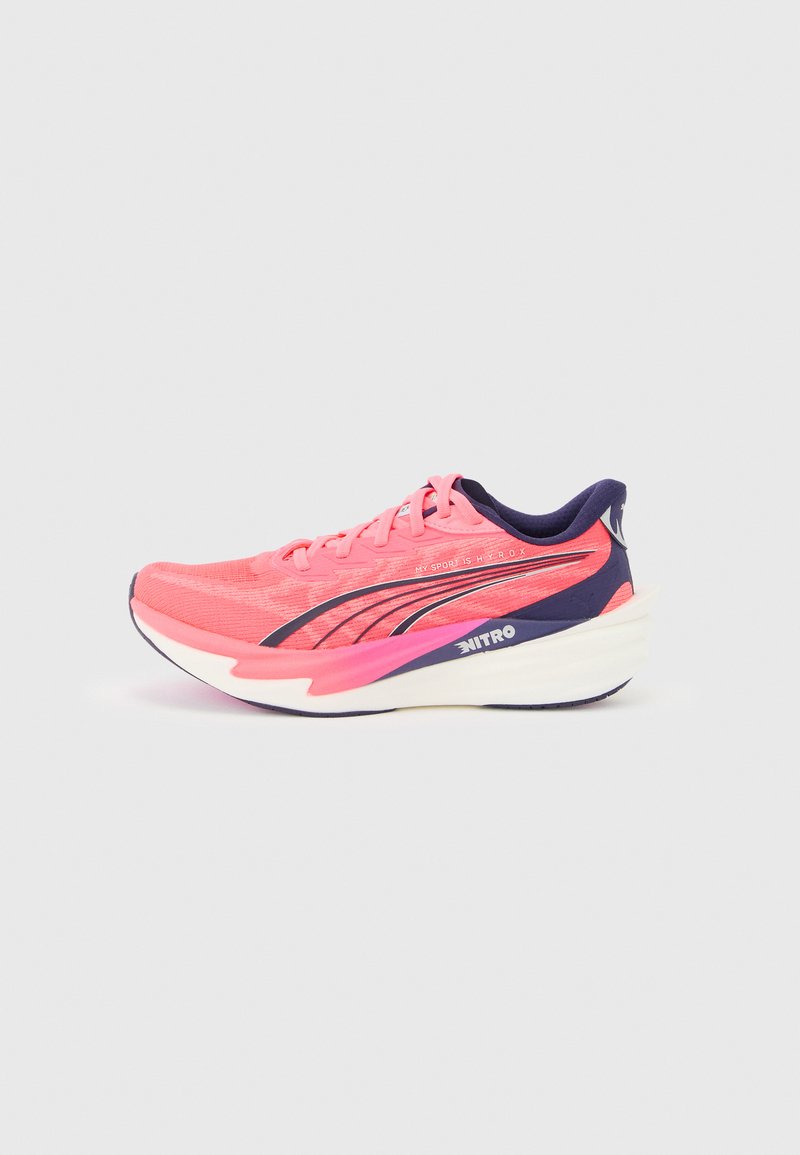 Puma DEVIATE NITRO 4 WNS - Hardloopschoenen voor op de weg - pure pink ...