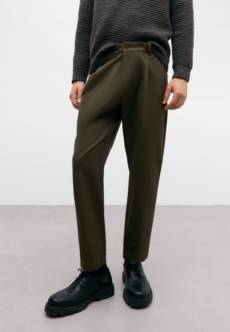 ADOLFO DOMINGUEZ WITH PLEATS BAGGY - Chino - khaki - Zalando.at