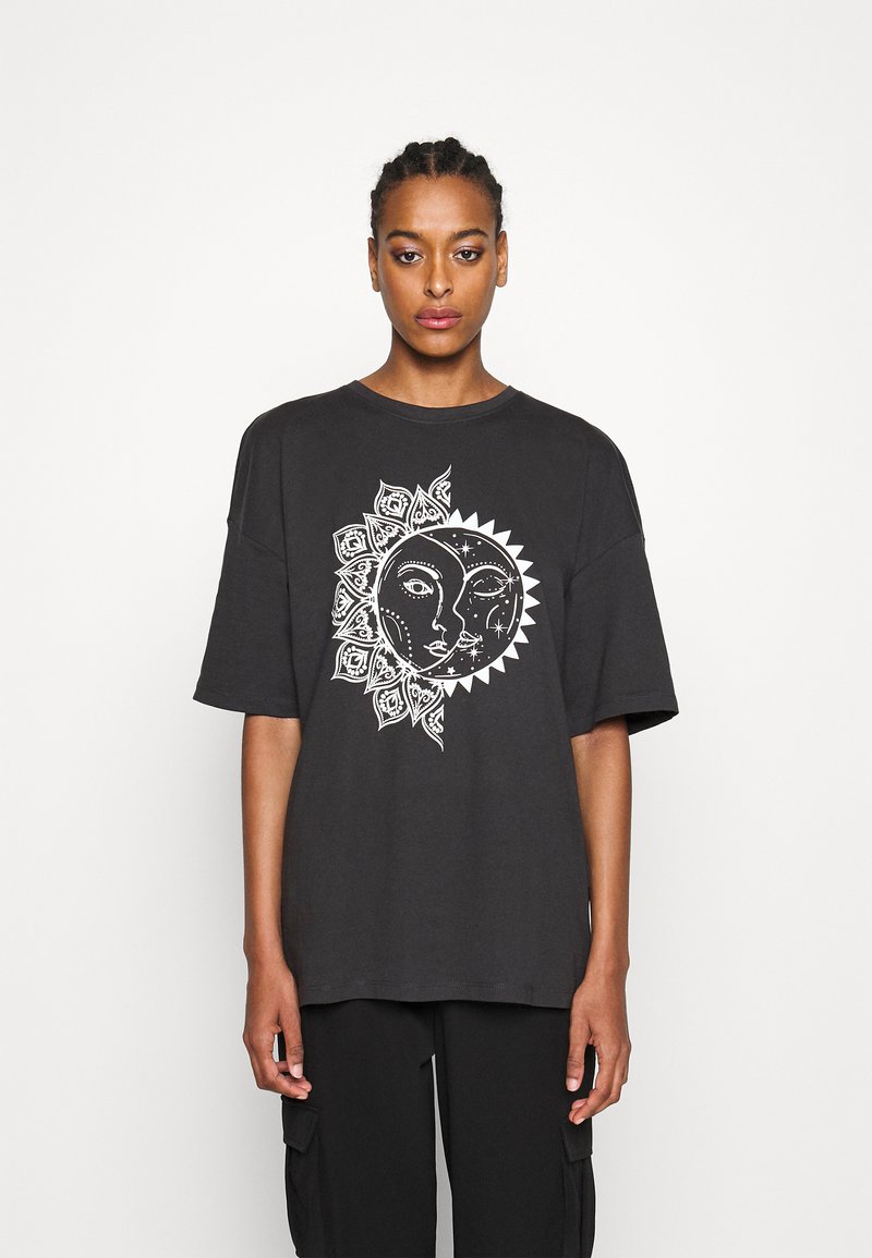 ONLY Tall ONLJOYFULL LIFE OVERSIZE - T-Shirt print - black/schwarz ...