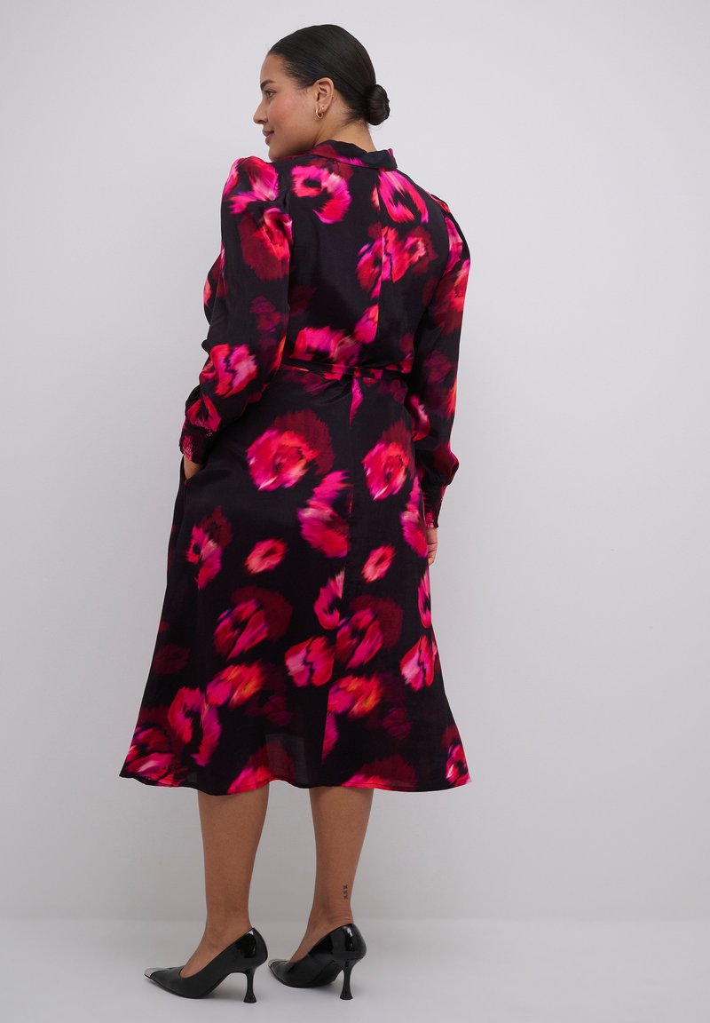 Kaffe Curve KCLOUISE OLINE - Shirt dress - sun dried flower print/dark ...