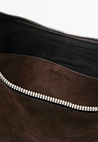 Massimo Dutti SPLIT HALF-MOON - Handtas - mottled brown/gemêleerd bruin ...