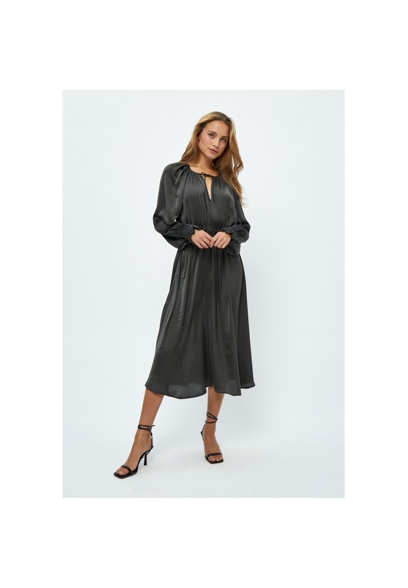 PEPPERCORN PCHAZE - Vestido informal - beluga green/verde oscuro ...