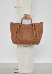 LANCASTER EXTRA LARGE FOULONNÉ DOUBLE LOUISA - Handbag - camel - in ...