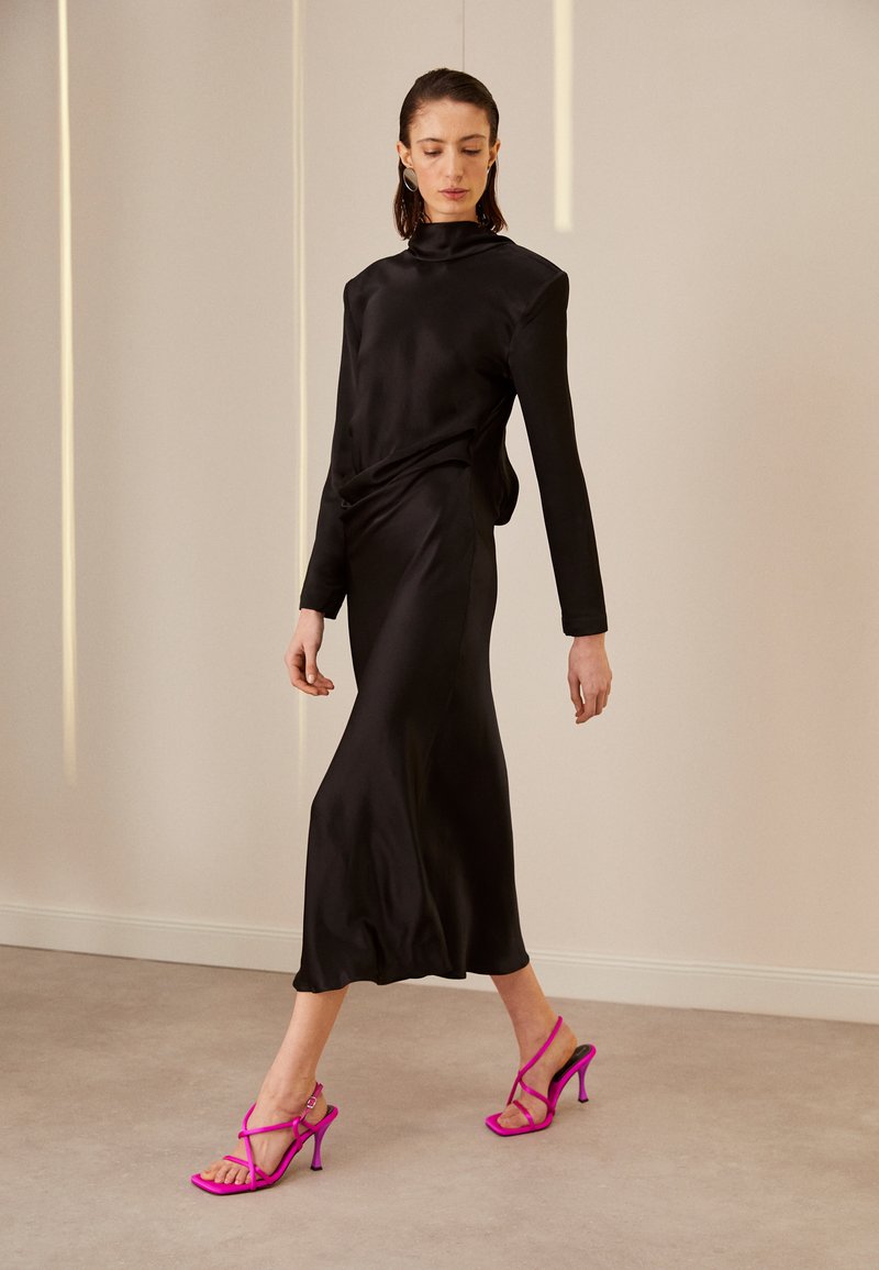 Materiel BACK CHAIN DRESS - Juhlamekko - black/musta - Zalando.fi