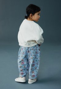 Next PULLON BARREL - Straight leg jeans - blue floral print/mottled ...