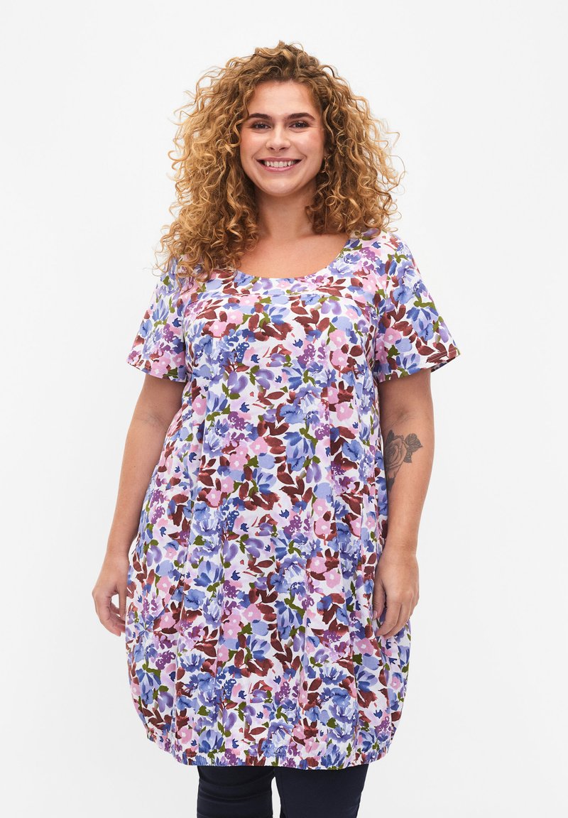 Zizzi KURZARM MIT PRINT - Dienas kleita - cloud d flower aop/pelēkbalts ...