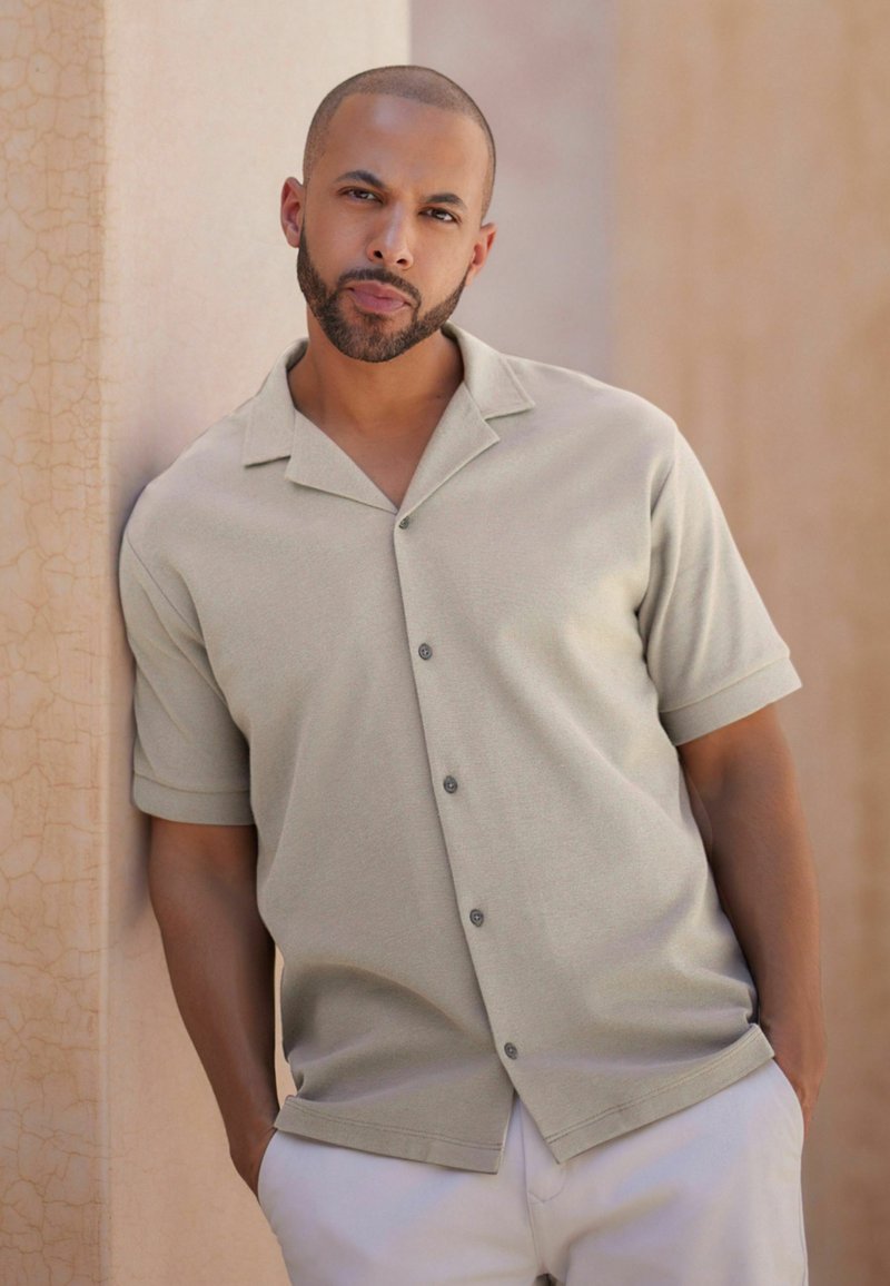 Next TEXTURED CUBAN COLLAR BUTTON THROUGH STANDARD - Hemd - neutral ...