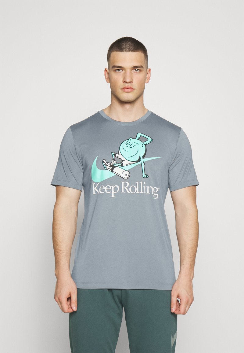 Nike Performance TEE HUMOR - Sports T-shirt - cool grey/grey - Zalando ...