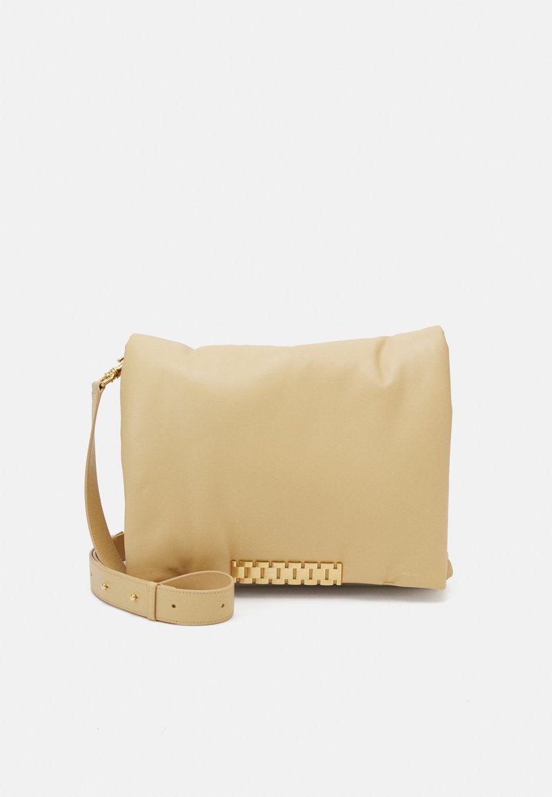 Victoria Beckham PUFFY JUMBO CHAIN POUCH - Across body bag - sesame ...