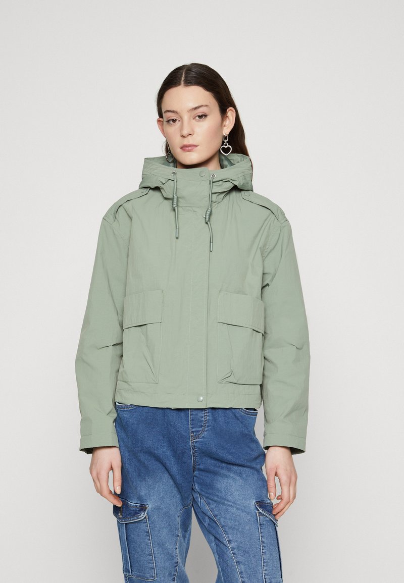 ONLY ONLMAMBA JACKET - Chaqueta fina - hedge green/verde - Zalando.es